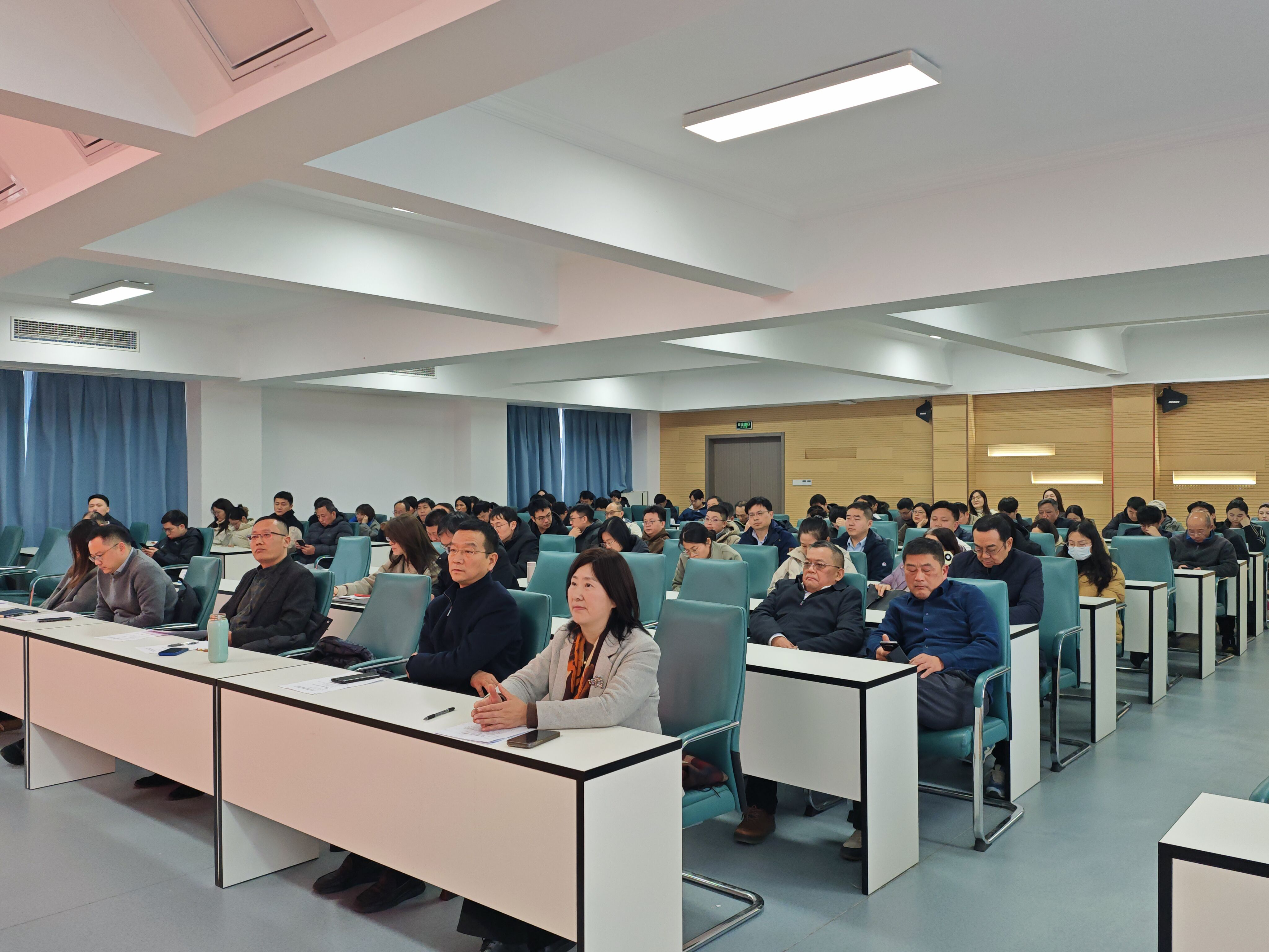 我院召开第五届教职工大会第三次会议暨2025年度领导干部述职述廉大会